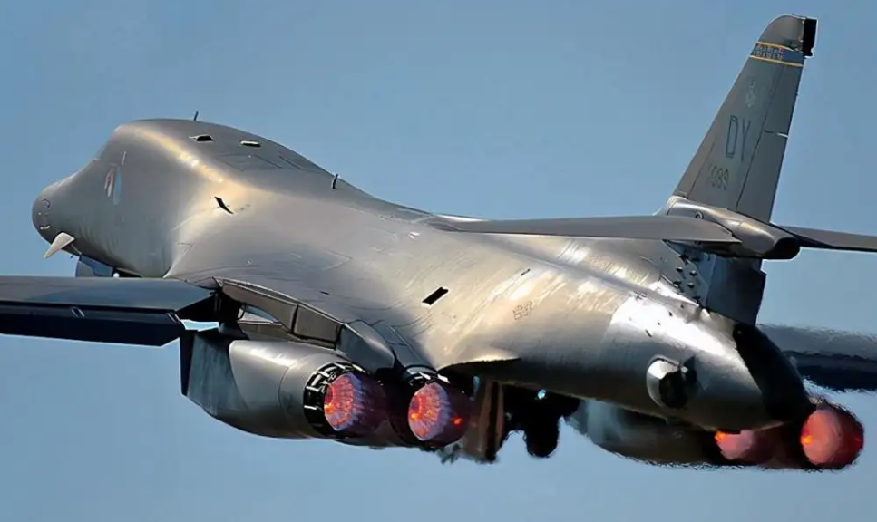 美日战机联合训练 2架B-1B轰炸机现身九州上空-军工资源网——军工网 军民两用服务平台