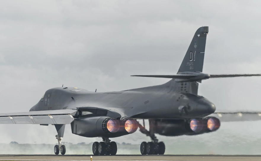 美日战机联合训练 2架B-1B轰炸机现身九州上空-军工资源网——军工网 军民两用服务平台